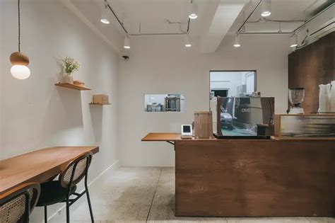 귀여운 어닝 간판 우드톤 부산 14평 베이커리 인테리어 부산 수영구 광안동