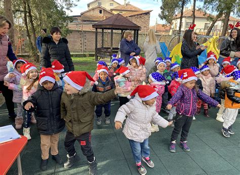 ЧЕТИРИ ДЕТСКИ ГРАДИНИ ПРАЗНУВАХА ЗАЕДНО КОЛЕДА Община Луковит