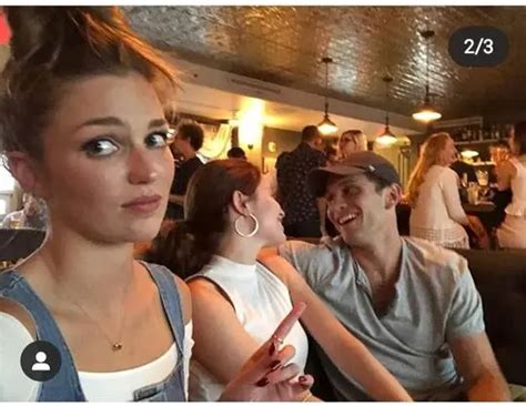 Lili Simmons Scrolller