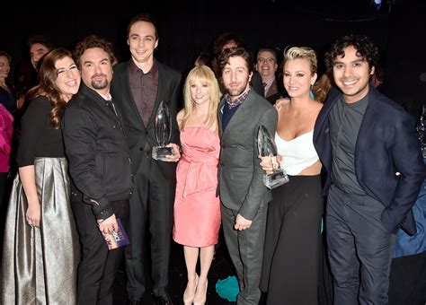 The Cast Of The Big Bang Theory Got Together For A Group Shot The Best Peoples Choice Awards