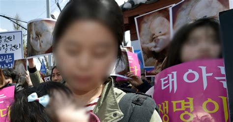 낙태죄 헌법불합치 불붙은 생명권 침해 논란