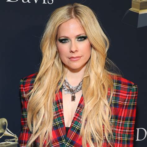 Avril Lavigne Addresses Dumb Body Double Conspiracy Theory