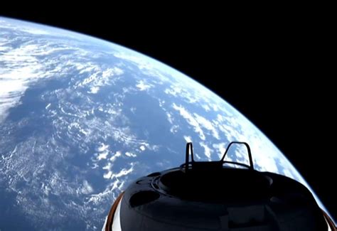 Spacex Makes History With First Commercial Spacewalk On Polaris Dawn