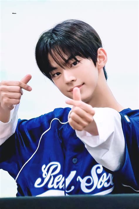 더쿠 요줌 남자아이돌 중 꾸준히 수요상이라는 공룡 강아지상 