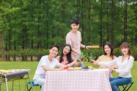 젊은 친구 파티 피크닉 바베큐 파티 사진 무료 다운로드 Lovepik