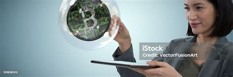 디지털 태블릿을 사용하는 동안 보이지 않는 물체를 보유하는 척 사업가의 합성 이미지 25 29세에 대한 스톡 사진 및 기타 이미지 25 29세 구별하기 힘든 그늘