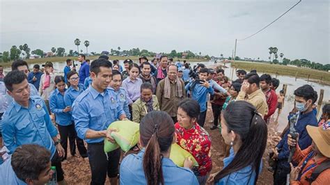 អភិបាលខេត្តពោធិ៍សាត់ និងលោក ឌី វិជ្ជា ចុះសួរសុខទុក្ខ