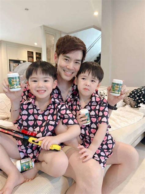 ส่อง พี่ชายที่แสนดี “น้องพีร์ น้องธีร์” ลูกพ่อ “บีม กวี” ดูแลน้องไม่ห่าง Meta8news