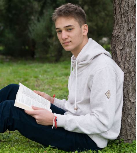 Наша гордост Ученик от Варна спечели голямата награда на националния конкурс „Стоян Михайловски“