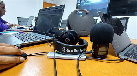 Podcasthub René Nkowa • Consultant éditorial