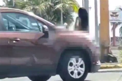 Mujer Se Quita La Ropa Y Sorprende A Conductores En Avenida