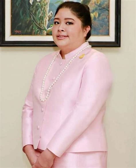 พระเจ้าวรวงศ์เธอ พระองค์เจ้าอทิตยาทรกิติคุณ ประทานถุงยังชีพแก่บุคคลยากไร้และคนไร้บ้าน