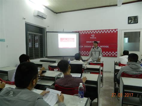 Khai giảng khóa Lập trình Web với PHP MySQL PH iViettech iViettech