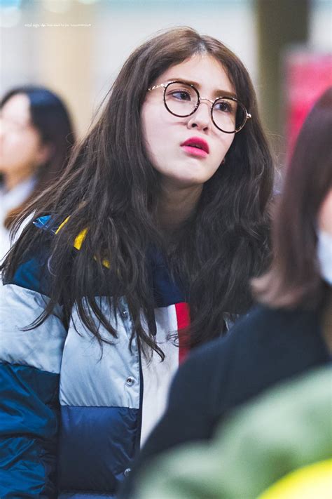Why Don T Any Female Idols Wear Glasses R Kpophelp