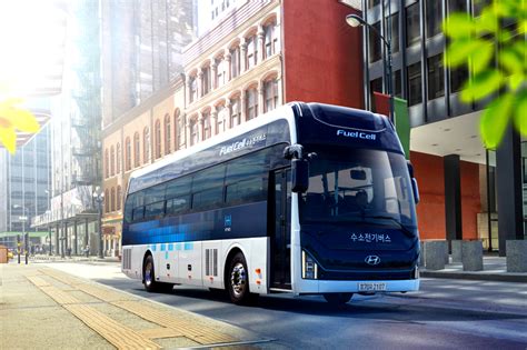 1회 충전으로 635km 주행더 편안하고 쾌적한 유니버스 수소전기버스 출시