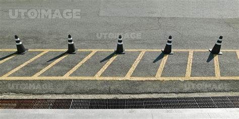 주차장의 주차 금지 고깔 유토이미지 상세페이지 베이직샵 사진 20574742