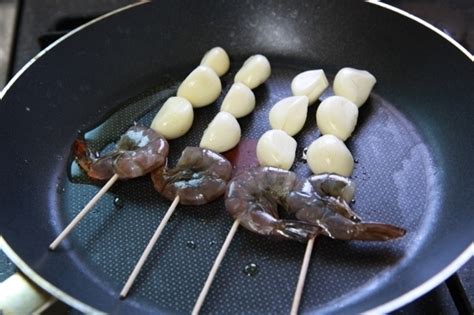 데리야키소스맛과 마늘 향이 근사한 통마늘새우꼬치