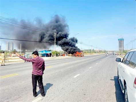 រថយន្ត សេរីទំនើប Mercedes Benz ត្រូវភ្លើងឆេះខ្ទេច… Timely News Network