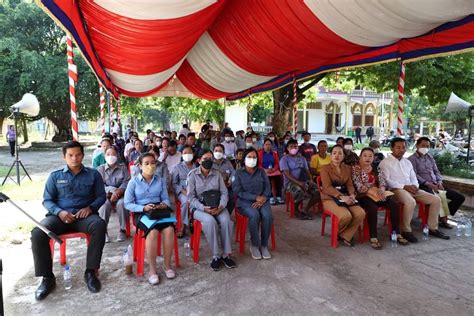 អភិបាលខណ្ឌពោធិ៍សែនជ័យអញ្ជើញចែកវិញ្ញាបនបត្រសម្គាល់អចលវត្ថុ ប្លង់រឹង ចំនួន១៤៨៤ប័ណ្ណ