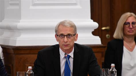 Денков Не разбирам защо родителите и учителите протестират Новини бг