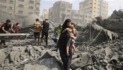 بينهم أطفال ونساء مقتل 24 فلسطينياً بعد قصف إسرائيلي لمدرسة في دير
