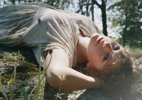 Foto Artikel 9 Fakta Menarik Album Folklore Taylor Swift Ini Wajib