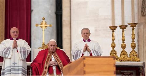 즉위 10주년 맞은 프란치스코 교황 “기념 선물로 평화 받고 싶어”