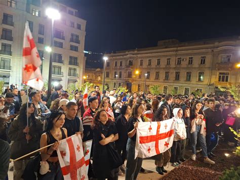 დაფიონი აქციის მონაწილეებმა პარლამენტიდან კანცელარიასთან