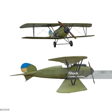 흰색 배경에 고립 된 역사적인 빈티지 복엽비행기 프로펠러 여객기 세계 대전 시간의 군사 정찰 항공기 비행기에 대한 스톡 사진 및