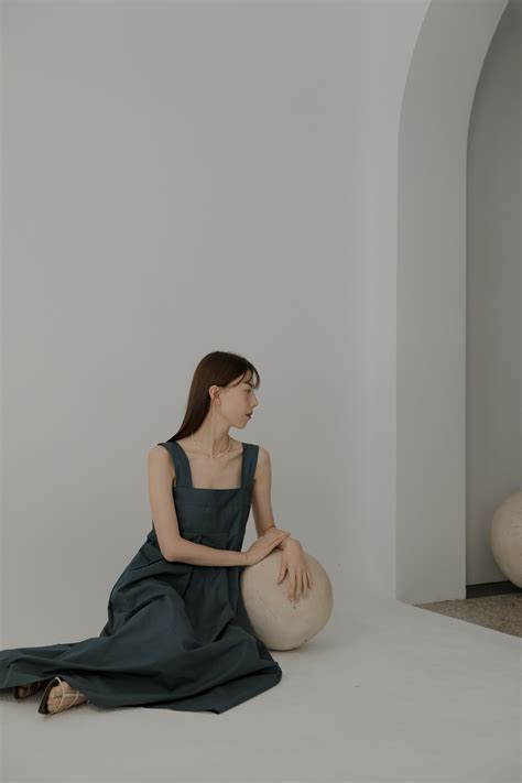 Hazel Select 總覺得百慕達短褲太休閒裙褲好像又不夠時髦 試試從夏日到2015早春充滿年輕氣息的短褲吧！透過布料的延伸詮釋，選一款穿到辦公室也不失正式的夏日上班女郎穿搭吧