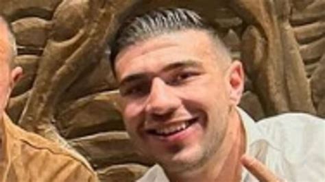 Tommy Fury Parties With Mafs Star Laura Vaughan After Fiancée Molly Mae
