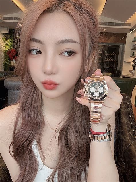 Yiting Chen Yiting Chen Added A New Photo — At 玩錶人生