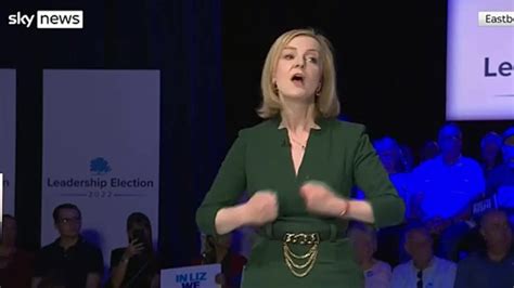 Крики из зала Та пошла ты на хуй Та ебись ты в рот сволочь конченная Запретные