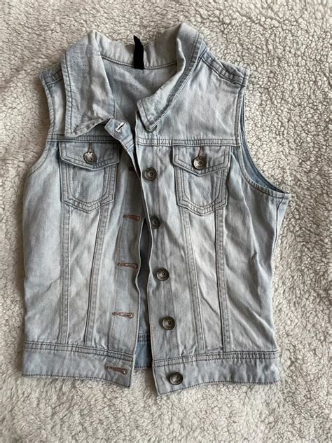 Джинсова жилетка — ціна 143 грн у каталозі Жилетки Купити жіночі речі за доступною ціною на Шафі