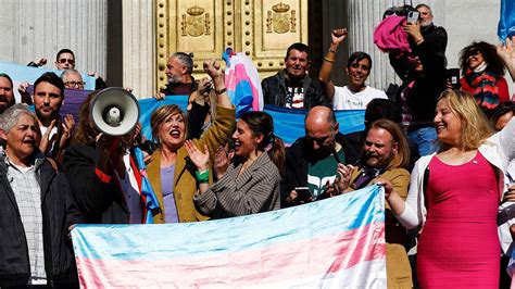 El Congreso Aprueba La ‘ley Trans Y La Reforma Del Aborto Sociedad