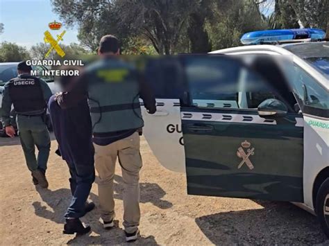 Mallorca Mann Hält Mädchen 12 Als Sexsklavin Gefangen Express