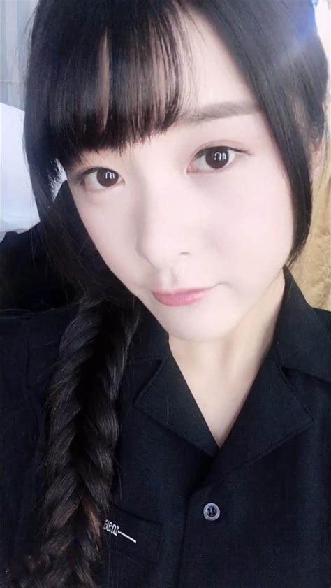 徐嬌變身小蘿莉黑色網襪自拍，這還是《長江七號》裡那個假小子嗎 每日頭條
