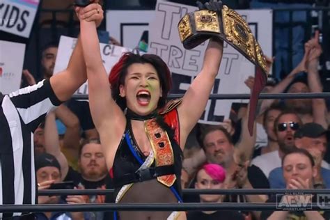 Hikaru Shida Calls Aew Womens Title Win On 82 Dynamite The Greatest