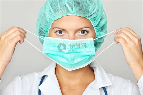 一个年轻医生用面具遮盖灰高清图片下载 正版图片504745404 摄图网