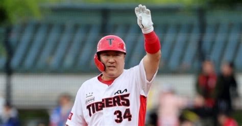 영원한 해결사 Kia 최형우 2개 남았다 17년 연속 두 자릿수 홈런 임박