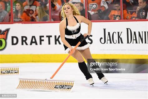 Nashville Predators Ice Girls Photos And Premium High Res Pictures