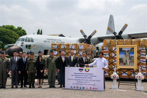 မုန်တိုင်းသင့် မြန်မာလူထုအတွက် ထိုင်းဘုရင်က လူသားချင်းစာနာမှု အကူအညီများ လေယာဉ်ဖြင့်ပေးပို့