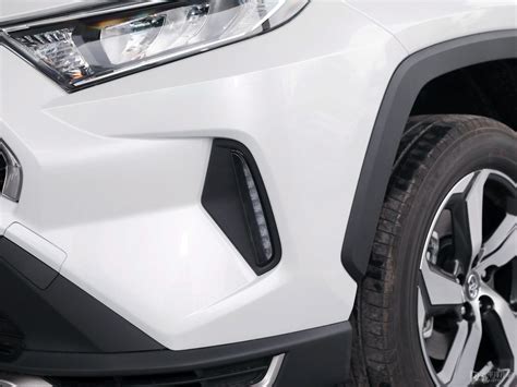铂金白rav4荣放双擎e车头外观图片rav4荣放双擎e 2022款 25l 两驱精英pro7314024太平洋汽车网