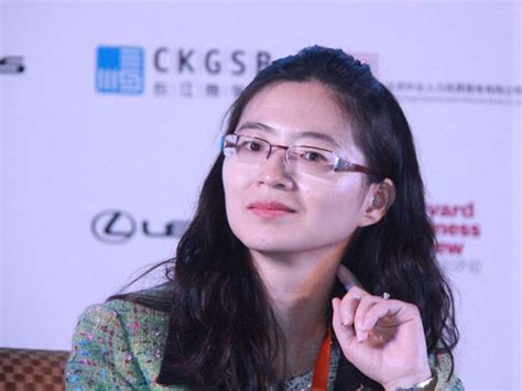 图文：欧洲工商管理学院终身教授博士生导师罗小薇哈佛商业评论中国年会哈佛商业评论哈评年会新浪财经新浪网
