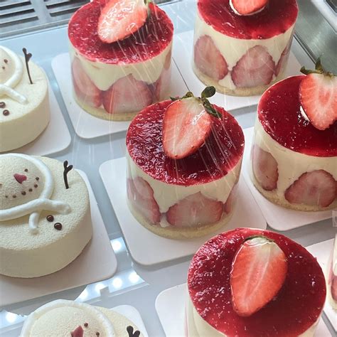 레아 파티쓰리 1415 토 일 금실 딸기로 만든 프레지에 판매됩니다🍓🍓 레아네 프레지에 기다리셨던 분들 많아 데려왔어요 🎅🏻🍓🍓🍓 따뜻하게 입고 오세요🍓🍓