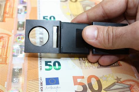 Ще откраднат ли Урсула и ЕС заплатата и спестяванията ни