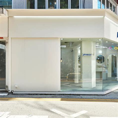 화이트톤 심플하고 깔끔한 7평 셀프사진관 인테리어 마포구 서교동