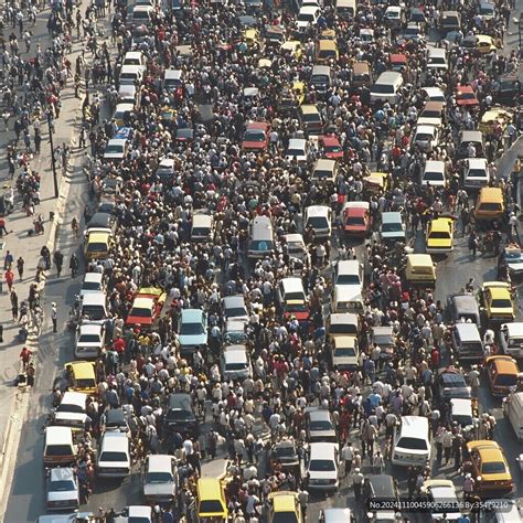 Ai创作图拥挤的汽车 拥挤的车辆 人多车多 道路拥挤 拥挤的马路 世界人口密度最大的城市之一 拥挤街道 拥挤交通 街道拥挤 拥挤车 拥挤的生活