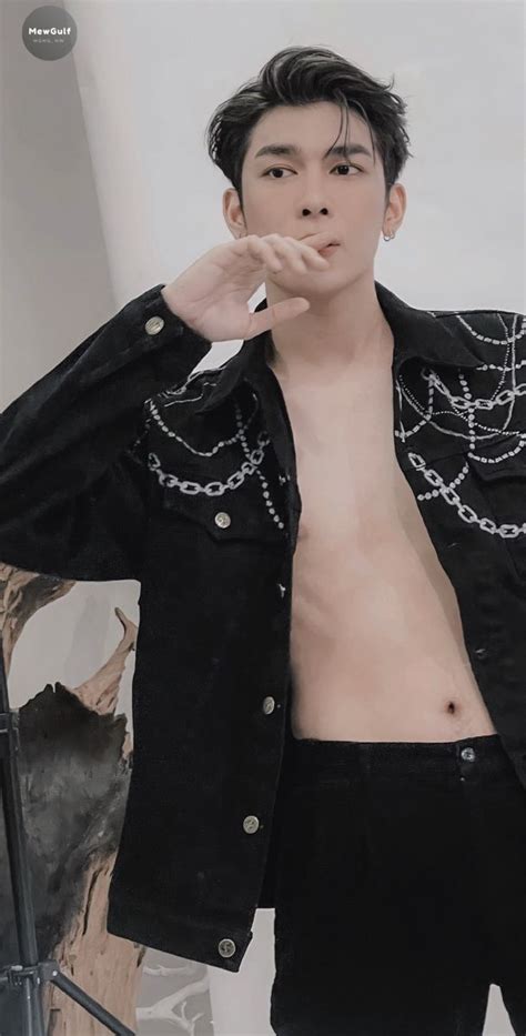 Mew Suppasit Jongcheveevat