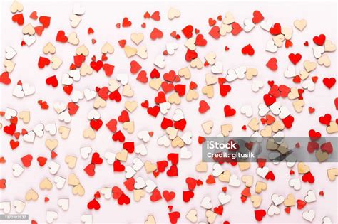 해피 발렌타인 데이 배경입니다 회색 배경에 작은 색상 하트 개념에 대한 스톡 사진 및 기타 이미지 개념 낮 널판지 Istock